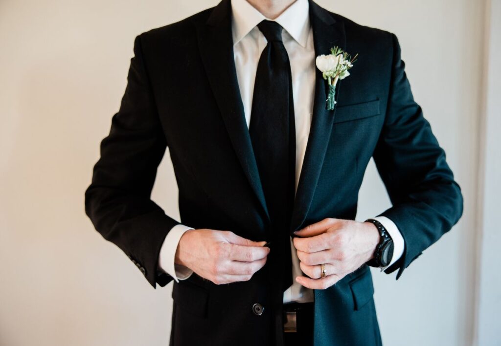 A Comprehensive Comparison: Custom Suit vs Bespoke Suit - apparelmockup